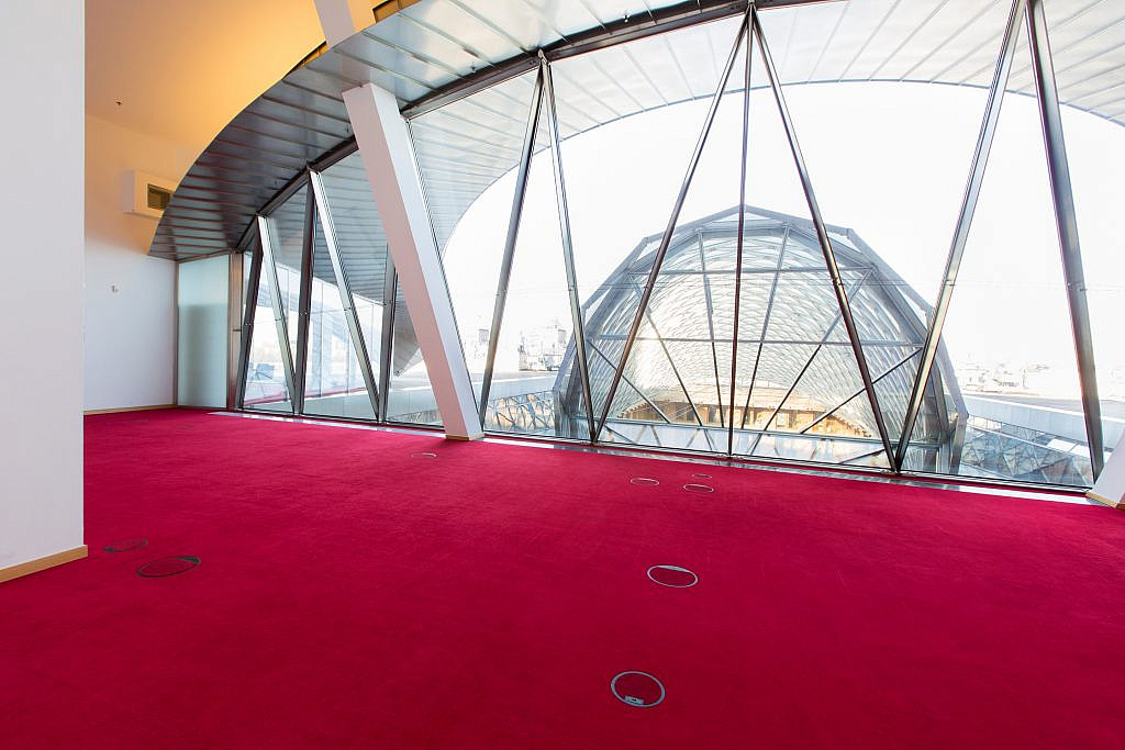 the Sky Lobby & Lounges - AXICA